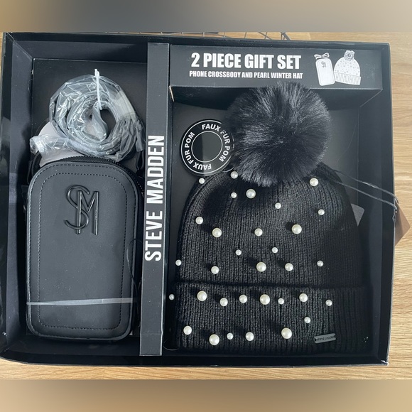 Steve Madden | Accessories | Nwt Steve Madden Gift Set Wcrossbody Phone ...